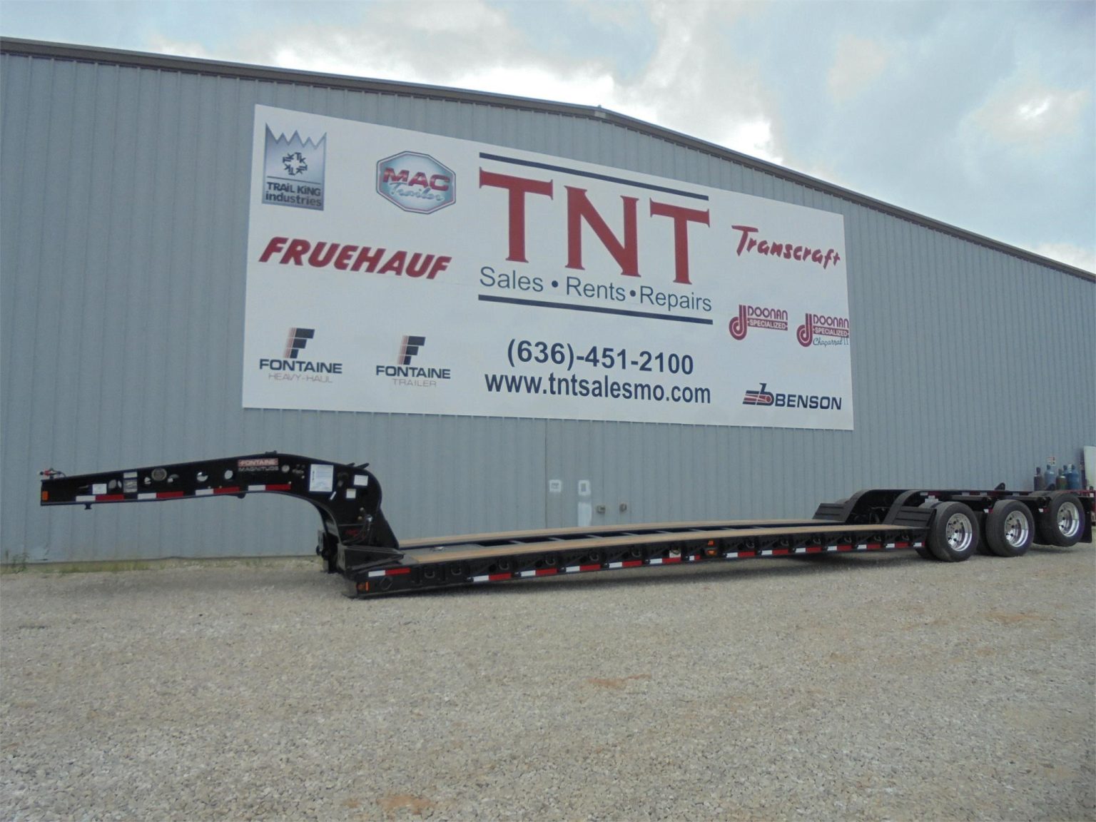 2025 FONTAINE 55 TON HYDRAULIC DETACHABLE RGN TRIDEM - Reno's Trailer Sales